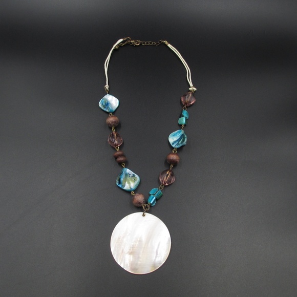 Jewelry | Vintage 19 Inch Stunning Shell Pendant Necklace | Poshmark
